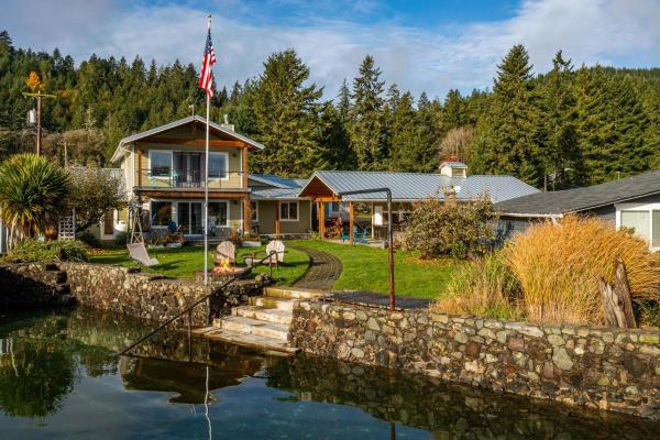 Water Front On Hood Canal - Hot Tub & Ev Charger - Hoodsport, WA