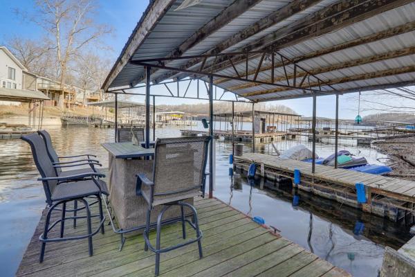 Hot Tub, Boat Dock And More! Lake Of The Ozarks Home - Gravois Mills, MO