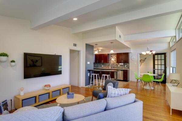 Bright And Modern Texas Getaway - 7 Mi To The Alamo! - San Antonio, TX