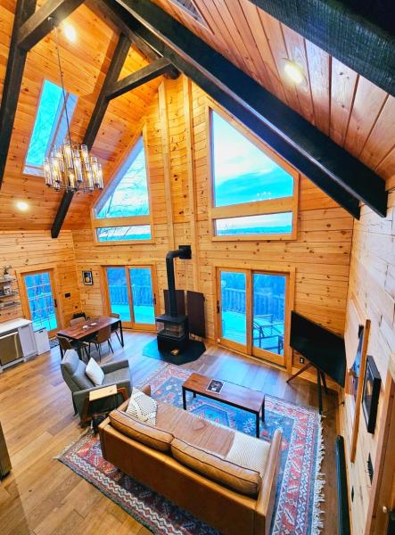 Modern Mountaintop Log Home With Amazing Views! - Virginia