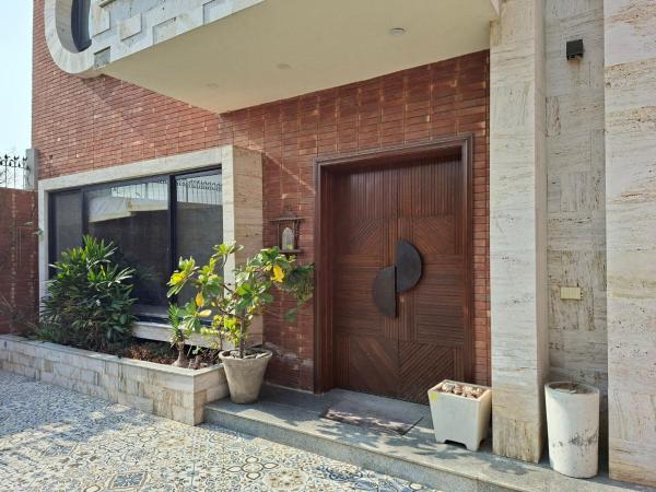2 Bedroom Serviced Home - Lahore