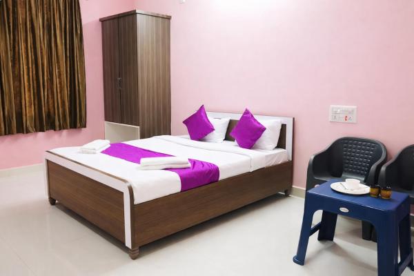 Hotel Golden Stays - Bangalore