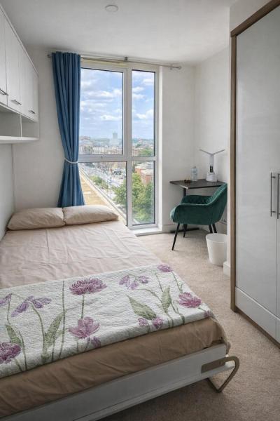 A Cozy Bedroom At The Heart Of Stratford, London - Enfield