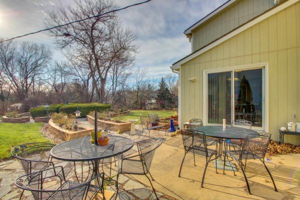 2 Mi To Ku Campus Group Getaway With Patio And Garden - Lawrence, KS