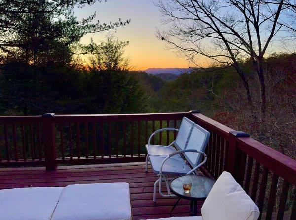 Stargazer Cabin - Sauna, Rooftop Deck, Fire Pit, Indoor Wood Fireplace, Privacy - Blue Ridge Mountains