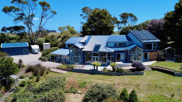 Skyescape On Northshore Queen Bedroom - Wynyard