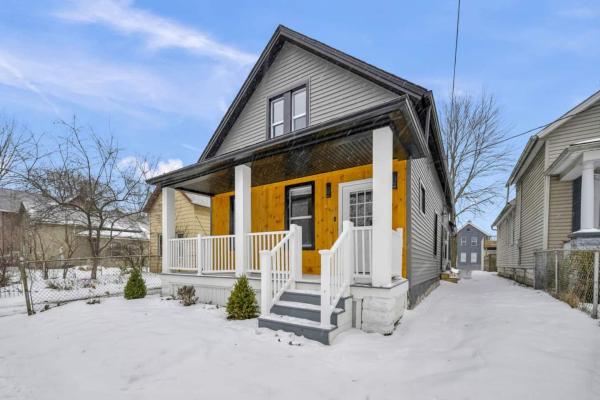 Tremont Jewel Group Stay In The Heart Of Tremont - Parma, OH