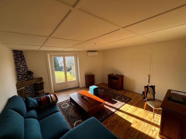 Jolie Maison Avec Vue Sur La Vallée - Cantal