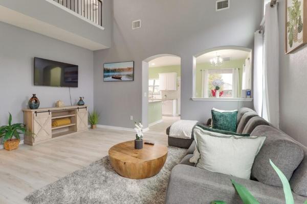 Modern 4br Retreat, Fast Wifi, Parking, Less Than 15 Mins From Austin - Elgin, TX