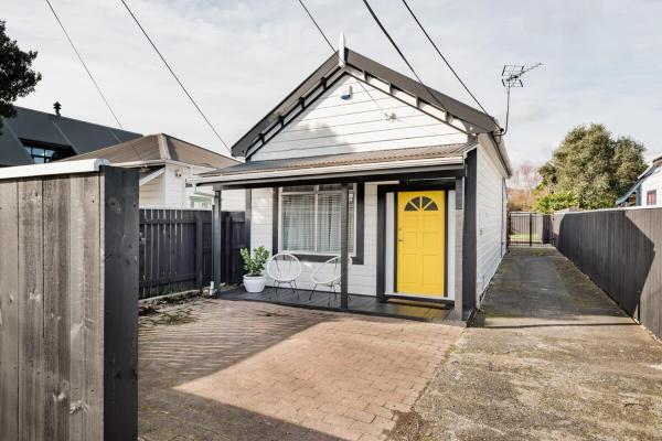Heritage Cottage In The Heart Of Petone - 