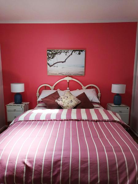 Dreamy Escape Where Romance Blossoms & Pets Play - Geelong