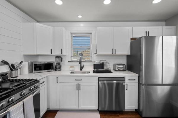 22- 4 Bedroom 2 Bath House - Central Ct - Farmington, CT