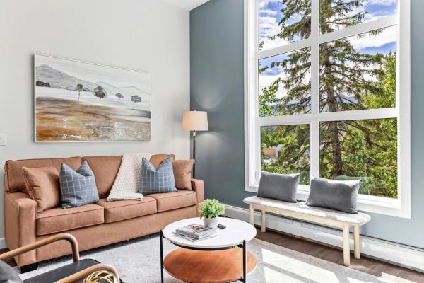 Scenic Riverstone 2br W/ Balcony + Bbq, Sleeps 6! - Golden