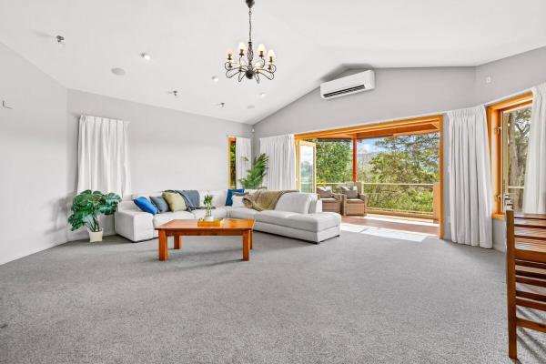 Spacious Retreat With Views, Hot Tub, Games Room! - Whangārei