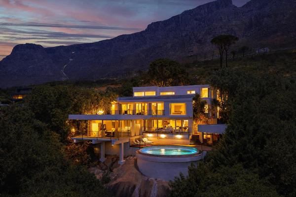 At Altitude - Cape Town, Large Home, Pool, Beautiful Views - Claremont