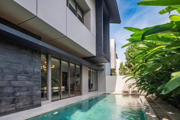 Your Luxury Villa In The South Of Jakarta - Jakarta