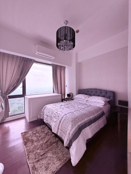 Luxurious Taguig Apartment With Private Pool And Central Ac - Makati