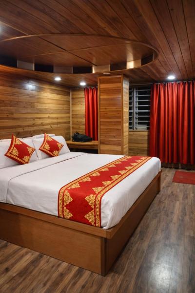 The Sapphire Crown - China