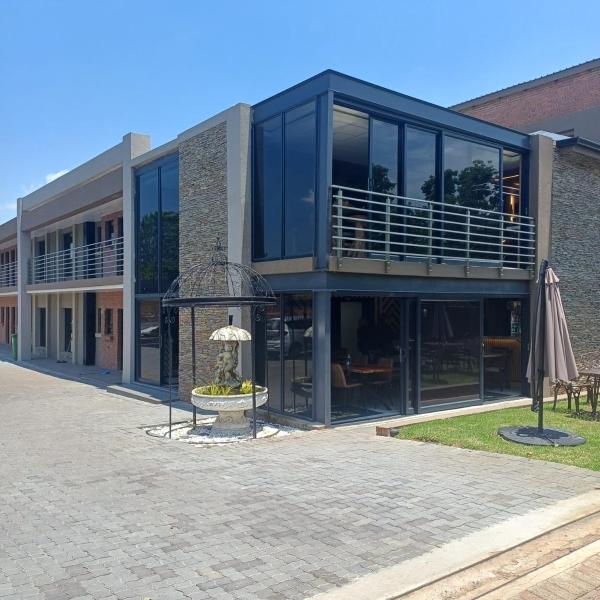 Big Mo Bev And Grill - Middelburg