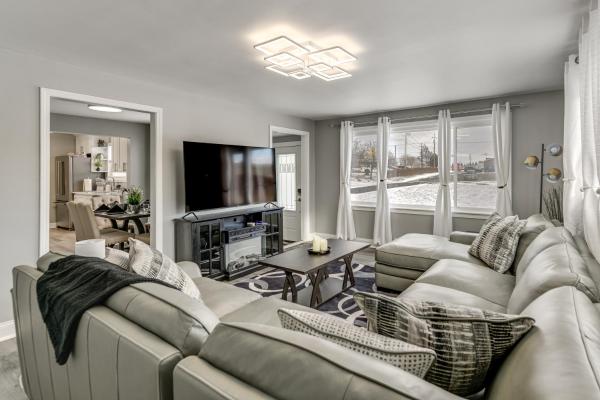 2 Mi To Airport High-end Cheektowaga Home! - Buffalo, NY