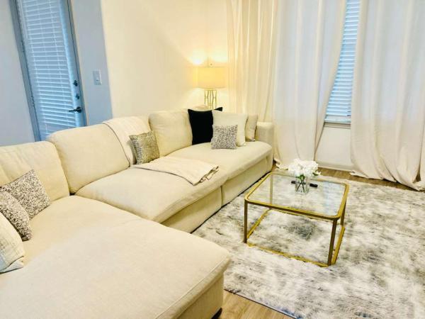 Cozy & Chic Frisco Scape - Plano