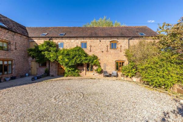 Luxury Suite With Roll-top Bath And Walk-in Shower - Nantwich