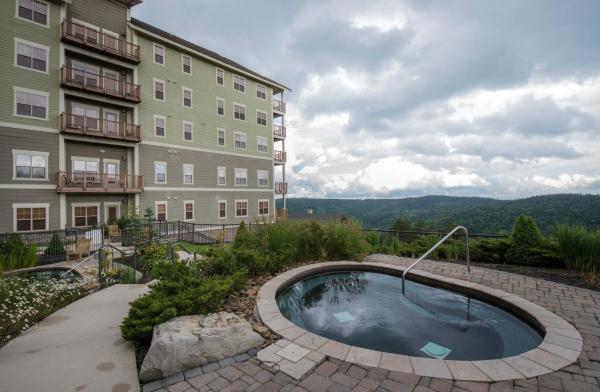 2 Br: Soaring Eagle #411: Luxury Lodging Great Amenities Slope Side! - Snowshoe, WV