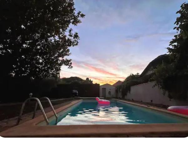 Entre Provence-camargue, Belle Maison Avec Piscine - Beaucaire