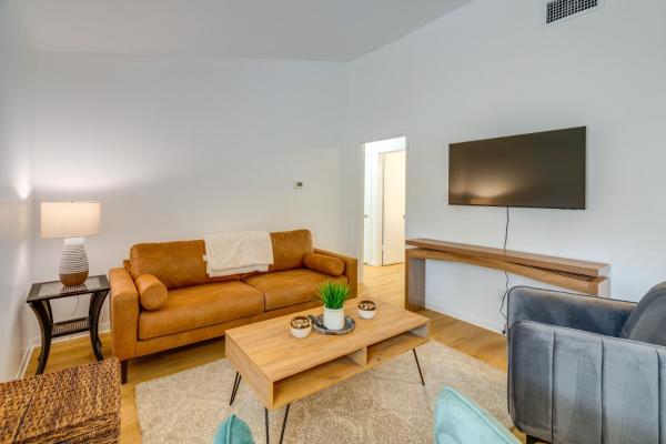 Walk To Campus: Creekside Austin Duplex! - Austin, TX