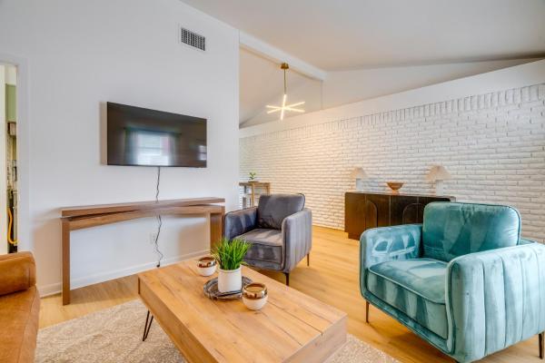 Walk To Campus: Creekside Austin Duplex! - Austin, TX