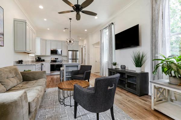 Esplanade Escape - Metairie, LA