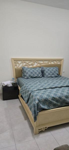 Luxury Master Bed Room With Attached Bathroom - Dubai