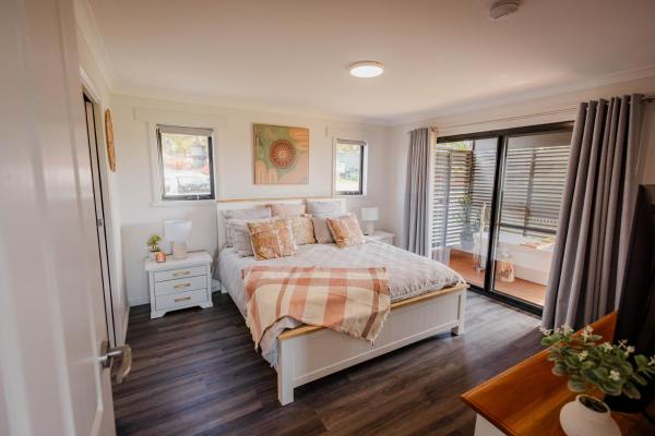 The Olive Leaf Retreat - Devonport