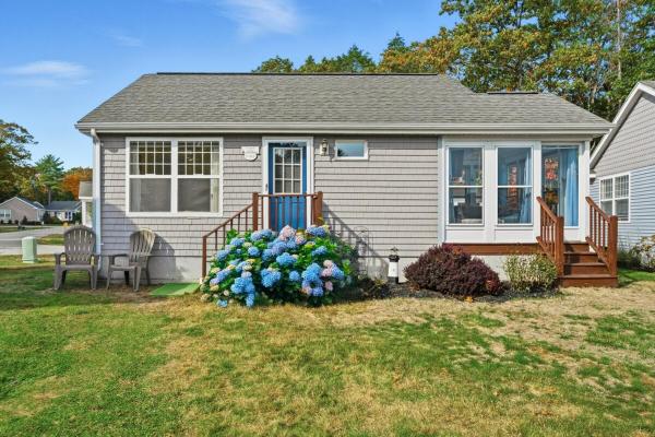 Beach Gear Included! Updated 2br Cottage And Pool - Maine
