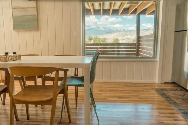 Pikes Peak Mountain View ★ 2 Bd Suite ★ 2 Kings - Colorado