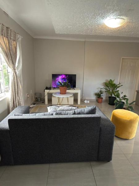 Prime Ezulwini 1-bedroom Near Corner Plaza & Wi-fi - Swaziland/ Eswatini