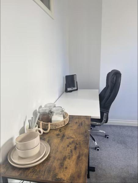 Large Double Room On Ground Floor With Free Parking, Workspace & Superfast Wifi - Reading