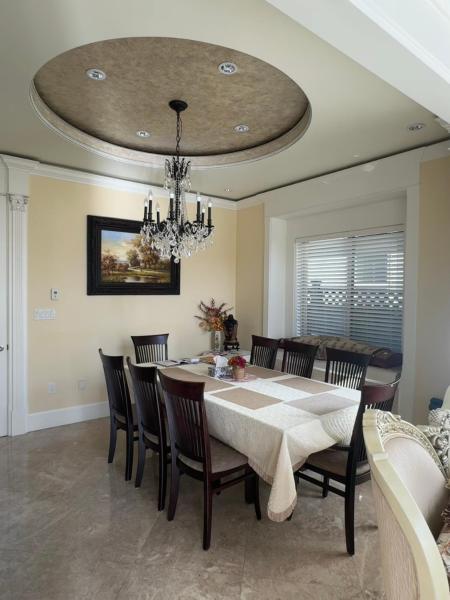 Sweet Graceful Home King Size Bedroom One Queen Both For Two Guests - Delta