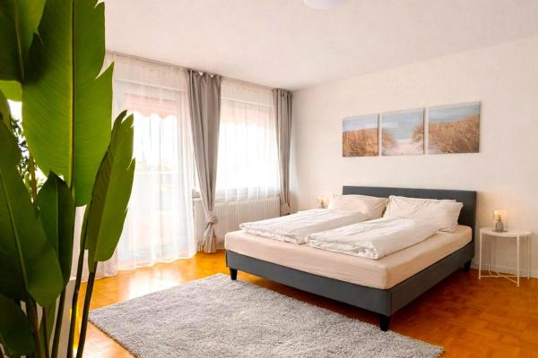 Stylische 110m2 Wohnung In Top Lage Mit Balkon Und 2 Schlafzimmern Für Bis Zu 6 Personen Sowie Kostenloser Parkgarage Max 1,65m Höhe Und 1,8m Breite - Karlsruhe