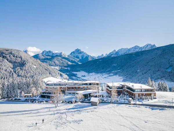 Hotel Alpen Tesitin Panorama Wellness Resort - Olang