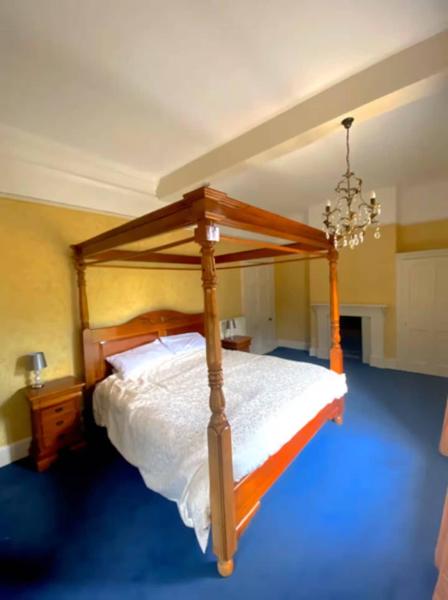 Lovely 5 Bedroom Manor - Elton Hall and Gardens