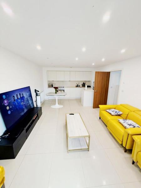 Modern 1 Bedroom Ensuite Huge Open Plan Living With Balcony 2 Bathroom - 豪恩斯洛