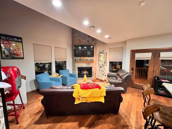 Mountain Top Medicine Pk Cabin Hot Tub Sleeps 6 - Medicine Park, OK