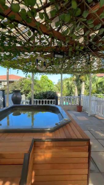 Come Enjoy The Luxurious Bluff Suburban Beach Side - Durban