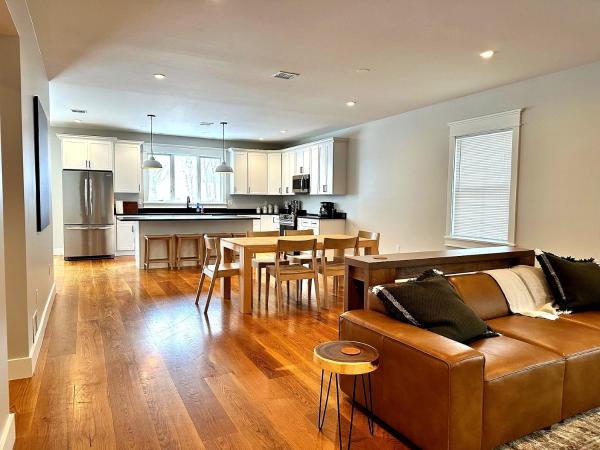 Luxury 3br With King Beds In Montgomery Village - Brotherhood, America's Oldest Winery