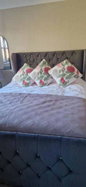 Stunning Fir Trees Corner 3 Bedroom Detached Executive House With Free Drive Way Parking For 2 Vehicles 1 Mile From M5 Dogs Welcome - Herefordshire