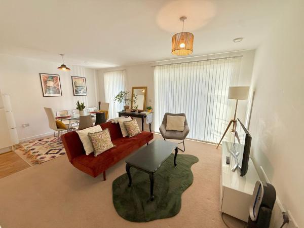 Issara Apartments 49 - Great Location & Private Parking - Portsmouth