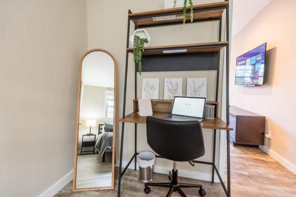 Sleeps 6-full Kitchen-4 Beds-big Couch-officespace - Nashville, TN