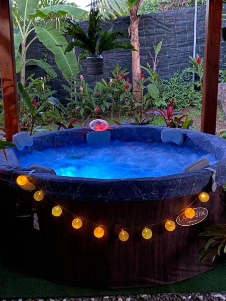 Ti Koté Caché Avec Jacuzzi à 10 Min De La Plage Et Des Commerces - Guadalupa