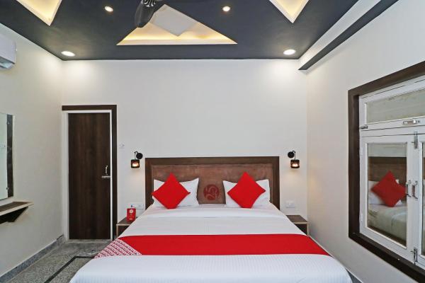 Hotel O 03 Town House Shaheed Captain Shubham Gupta Metro Station - Agra